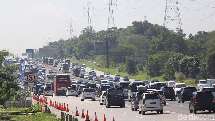 Ada Contraflow, Tol Japek Arah Cikampek Macet