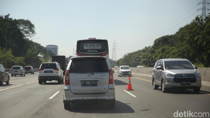 Ada Contraflow, Tol Japek Arah Cikampek Macet