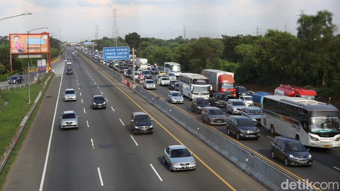 Arus Balik, Tol Jakarta Cikampek Terpantau Macet Selepas GT Cikatama