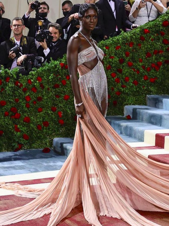 10 Artis dengan Gaun Terbaik di Met Gala 2022