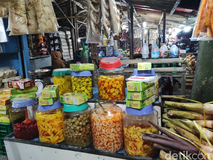 Borong Oleh-oleh Khas Bogor, Ada Talas hingga Manisan Buah
