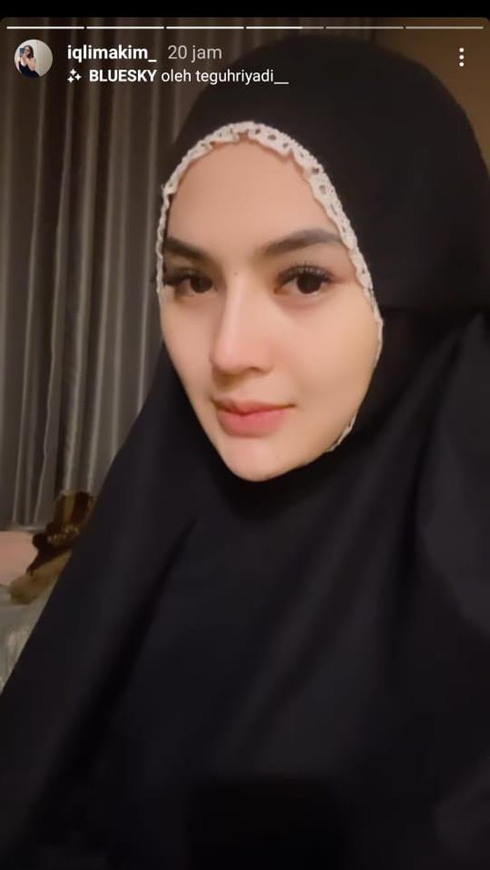 Iqlima Kim Kena Mental, Tampil Bermukena Lalu Muntah-muntah