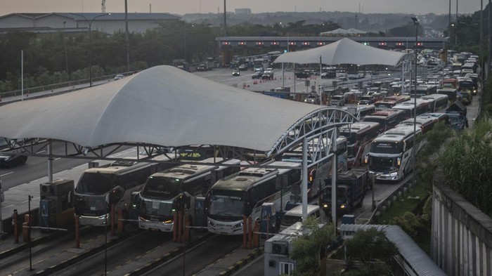Puncak Arus Balik Lebaran, Begini Suasana di GT Cikampek Utama