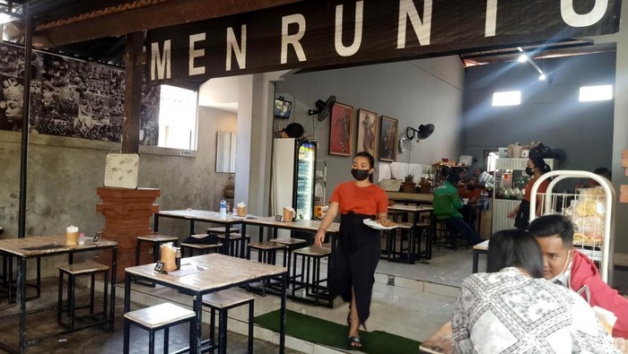 Cobain Khas Bali Nih, Rujak Bulung yang Dicampur Kuah Pindang