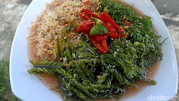 Cobain Khas Bali Nih, Rujak Bulung yang Dicampur Kuah Pindang