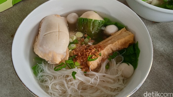 Nikmatnya Bakso Isi Telur Asin di Pasar 8 Alam Sutera