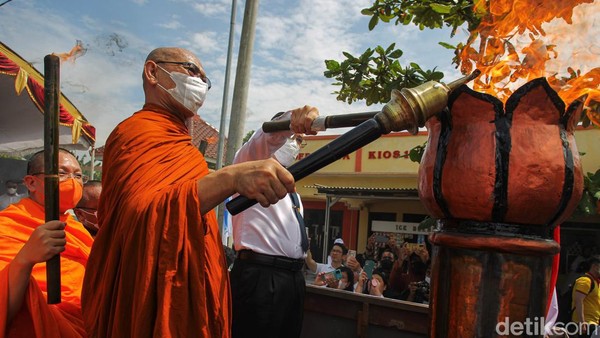 Pengambilan Api Abadi Jelang Hari Raya Waisak 2566 BE