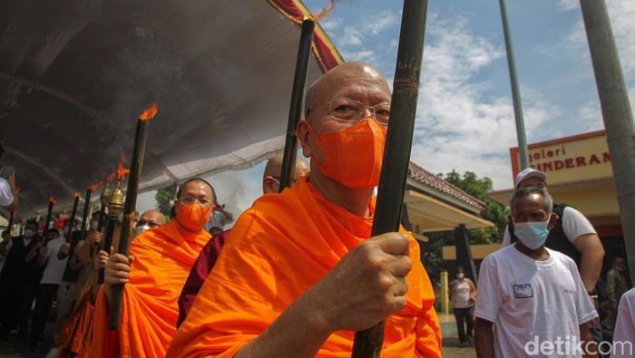 Pengambilan Api Abadi Jelang Hari Raya Waisak 2566 BE