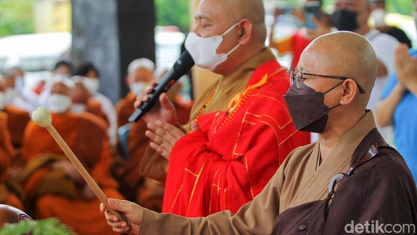 Pengambilan Api Abadi Jelang Hari Raya Waisak 2566 BE