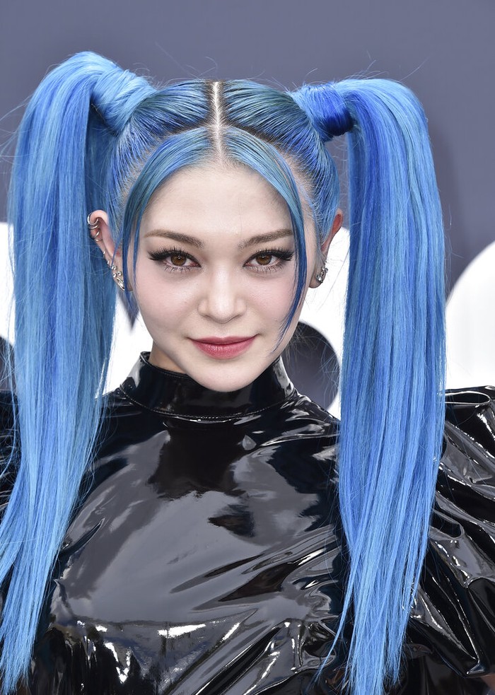 Senyum Ceria AleXa di Karpet Merah Billboard Music Awards 2022