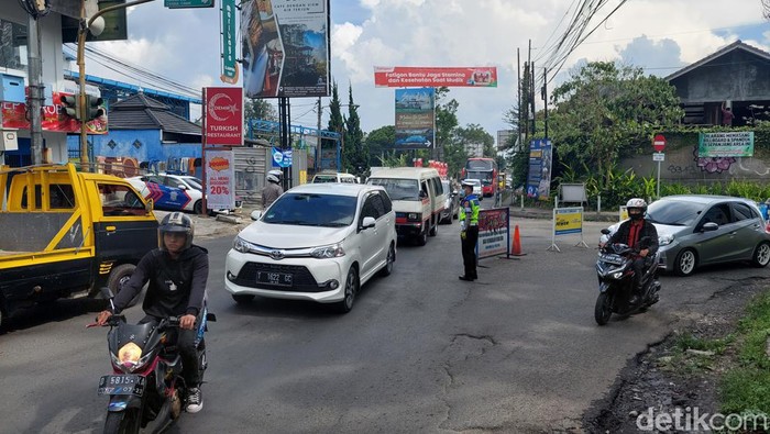 Arus Lalin Lembang Ramai Lancar di Akhir Libur Panjang Arus Lalin Lembang Ramai Lancar di Akhir Libur Panjang