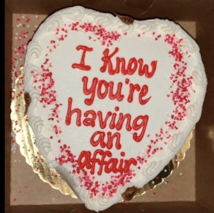 Bukannya Cantik, 10 Kue Ini Malah Punya Pesan Ancaman hingga Kematian!