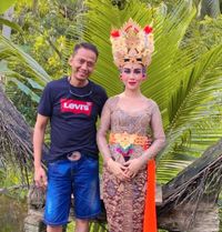 8 Foto Mayang Adik Vanessa Angel Jadi Gadis Bali, Manglingi Pakai Full ...