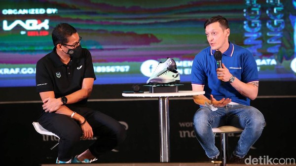 Momen Mesut Ozil Sowan ke Sandiaga Momen Mesut Ozil Sowan ke Sandiaga