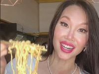 Creamy Gurih! Ini Kreasi Mie Instan Carbonara ala Chef Vindy Lee
