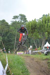 Ratusan Pesepeda Ikuti Balap Downhill di Trek Bukit Klangon, Yogya