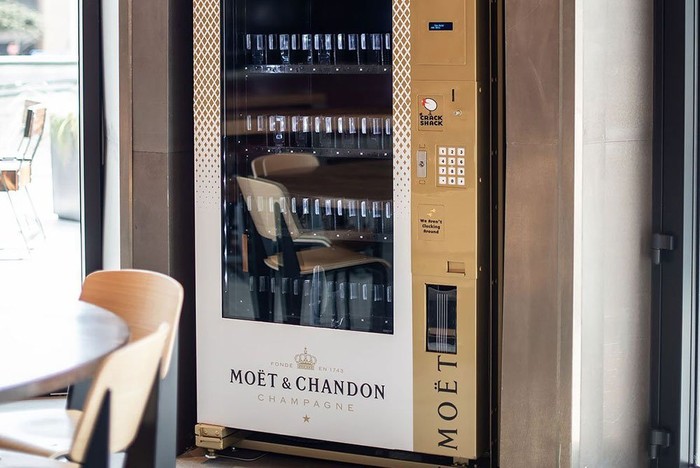 10 Vending Mesin Makanan Paling Unik di Dunia Ini Benar-benar Nyata!