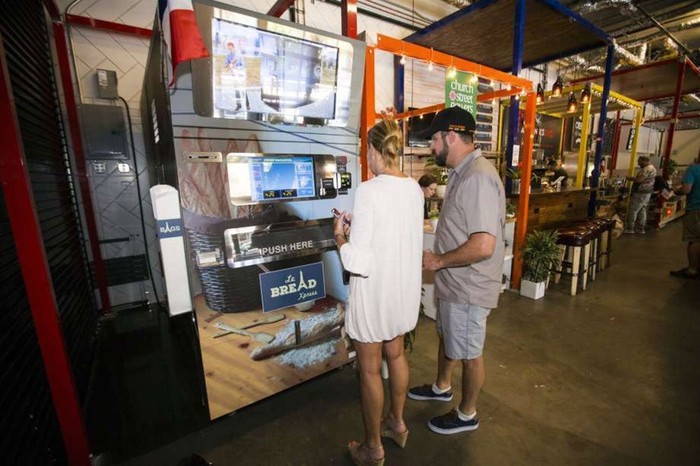 10 Vending Mesin Makanan Paling Unik di Dunia Ini Benar-benar Nyata!