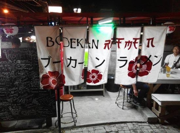 10 Spanduk Kocak Tempat Makan ala Jepang yang Bikin Ngakak