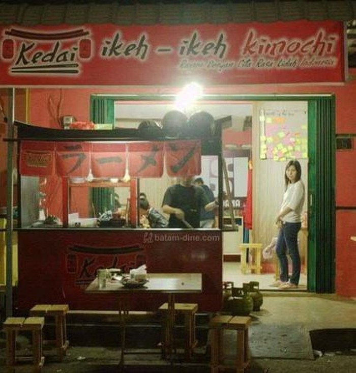 10 Spanduk Kocak Tempat Makan ala Jepang yang Bikin Ngakak