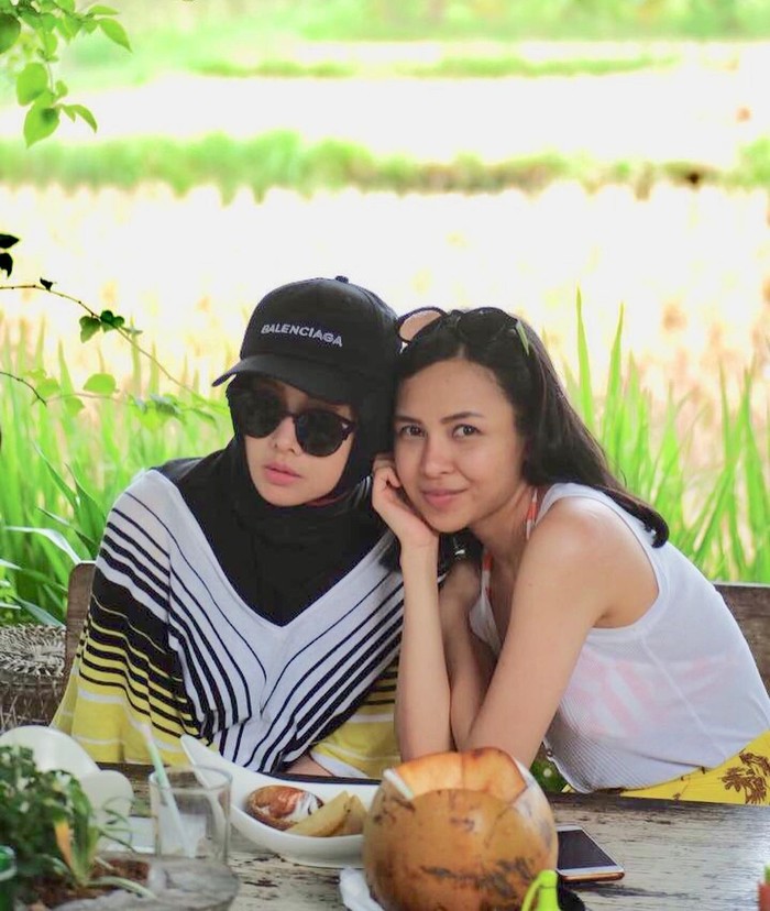 Momen Seru Terry Putri Saat Ngopi hingga Makan Durian
