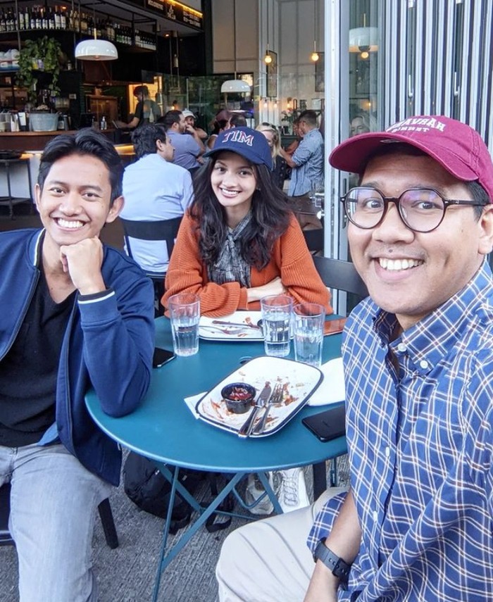 10 Momen Sahabat Prilly Latuconsina, Iman Usman Saat Ngopi di Amerika