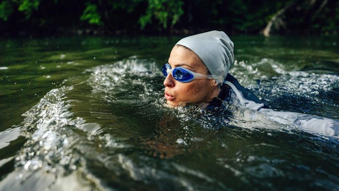 Wanita Di Berlin Boleh Berenang Telanjang Dada