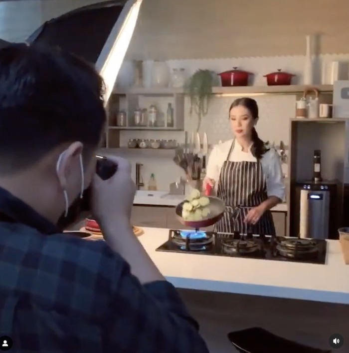 10 Potret Dapur Chef Devina Hermawan, Ada Pisau Rp 42 Juta