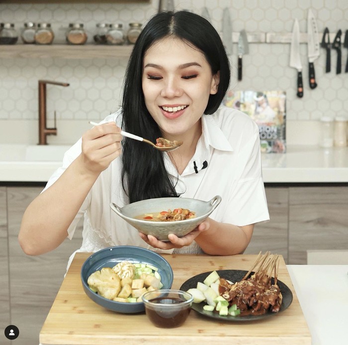 10 Potret Dapur Chef Devina Hermawan, Ada Pisau Rp 42 Juta