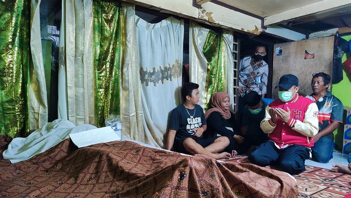 Gubernur Sulsel ASS Melayat ke Rumah Pemuda Tewas di Kubangan Mattoanging Gubernur Sulsel ASS Melayat ke Rumah Pemuda Tewas di Kubangan Mattoanging