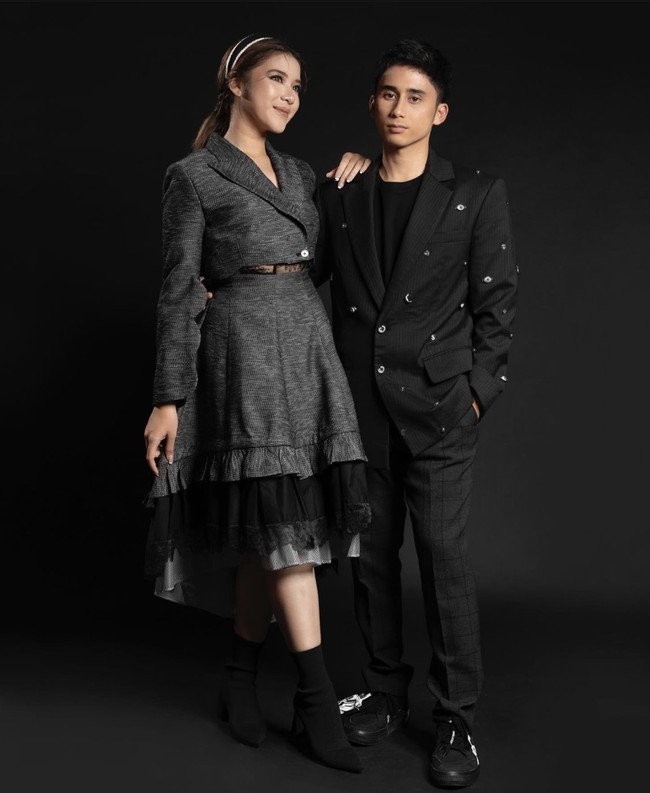 10 Gaya Mesra Tiara Andini dan Alshad Ahmad, Photoshoot Bareng Serigala