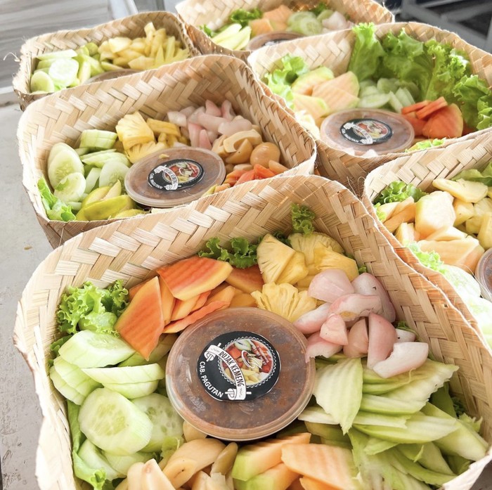 Asam Segar! 20 Rujak Buah Enak Ada di Sini