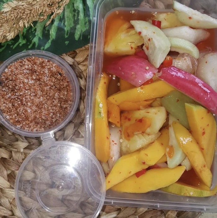 Asam Segar! 20 Rujak Buah Enak Ada di Sini