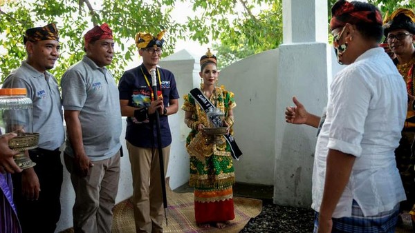 Menteri Sandiaga Kunjungi Benteng Wolio di Buton