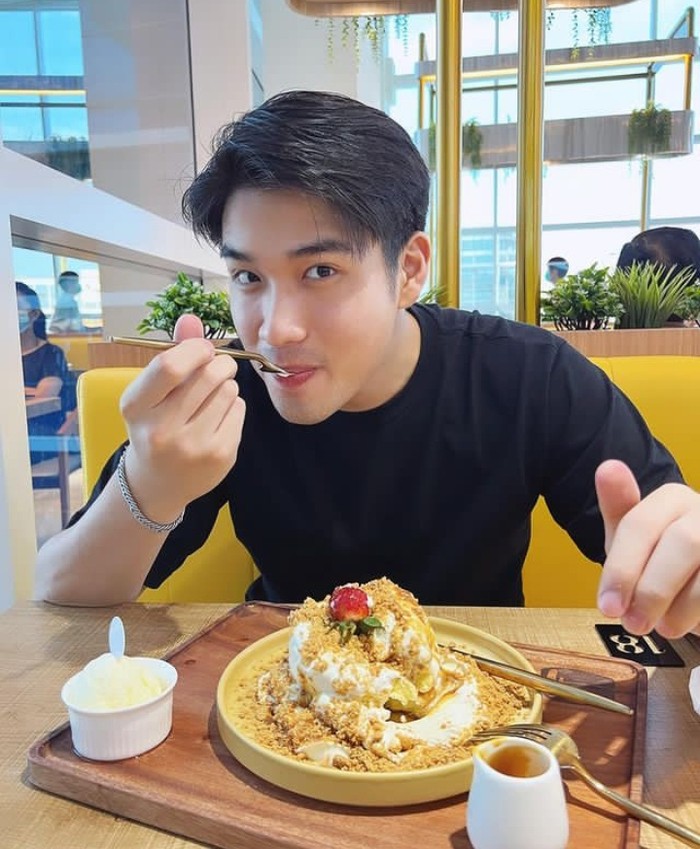 Gaya Keren Victor MasterChef Saat Masak hingga Kulineran