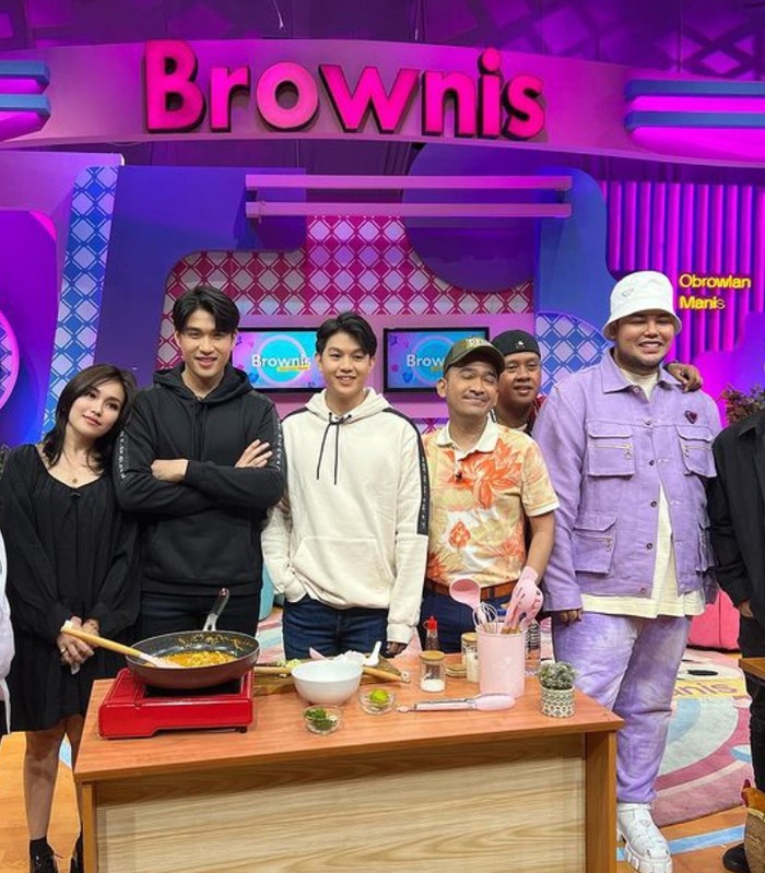 Gaya Keren Victor MasterChef Saat Masak hingga Kulineran
