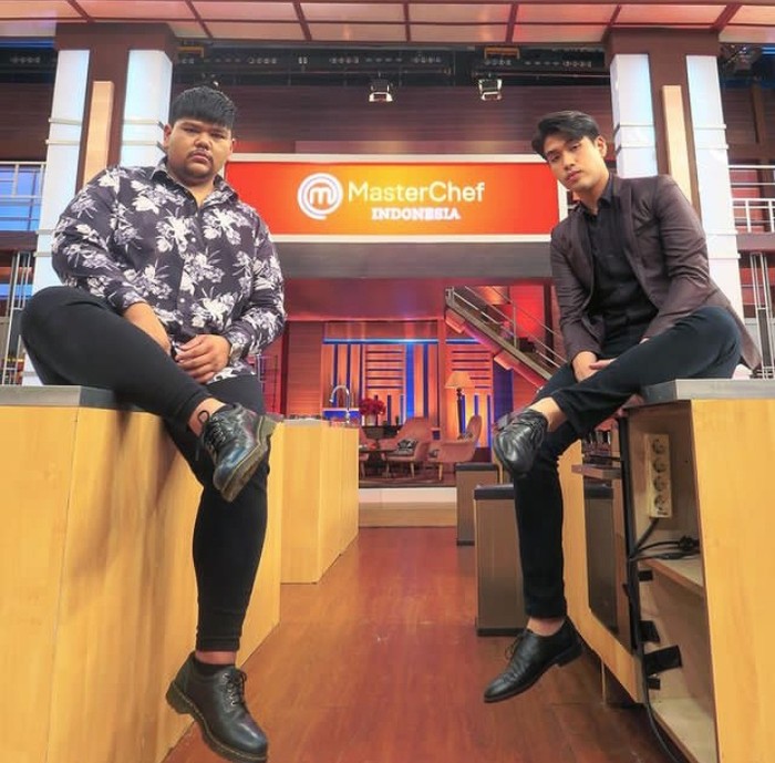 Gaya Keren Victor MasterChef Saat Masak hingga Kulineran