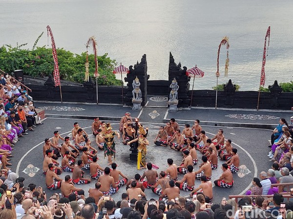 Foto: Melepas Rindu Menonton Tari Kecak di Bali