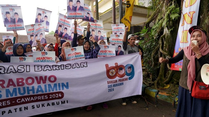 Deklarasi Prabowo-Cak Imin di Sukabumi, Ada Emak-emak Juga! Deklarasi Prabowo-Cak Imin di Sukabumi, Ada Emak-emak Juga!