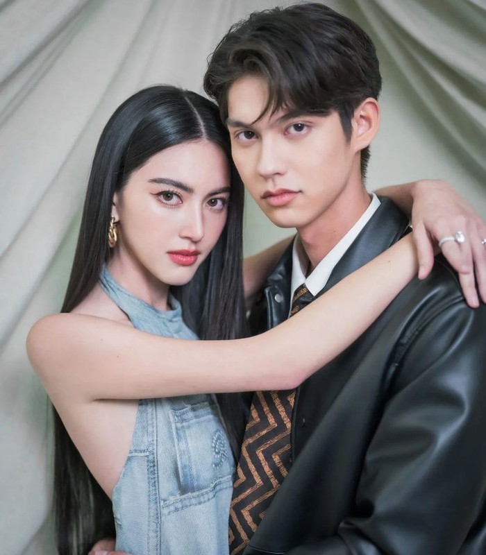 Davika Hoorne dan Bright Vachirawit Nempel Terus!