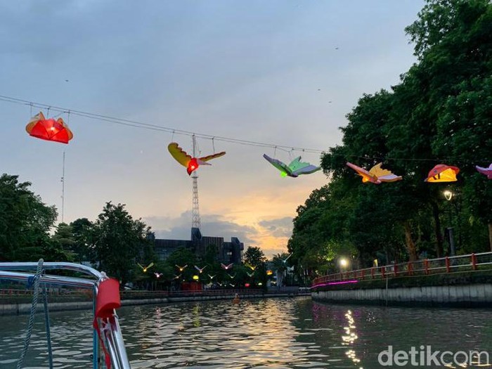 Memandang Wajah Surabaya dengan Berwisata di Kalimas