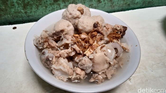 Viral! Bakso Tulang yang Gurih 'Nyempil' di Dekat Halte Permata Hijau