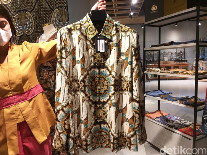 Penampakan 'Batik Sultan' di Sarinah yang Harganya Bikin Insecure