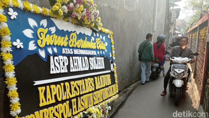 Keluarga Ungkap Bobotoh yang Meninggal di GBLA Sempat Terinjak-injak Keluarga Ungkap Bobotoh yang Meninggal di GBLA Sempat Terinjak-injak