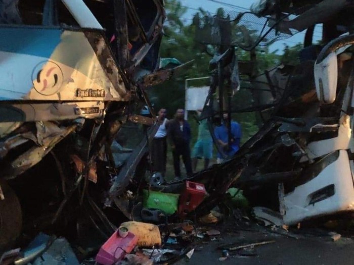 Detik-detik Ngeri Tabrakan Maut 2 Bus di Jalinsum Sumut Versi Saksi Detik-detik Ngeri Tabrakan Maut 2 Bus di Jalinsum Sumut Versi Saksi