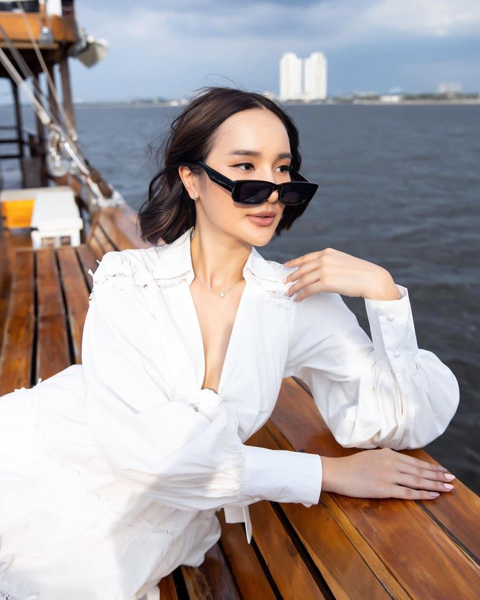 6 Potret Bella Aprilia Sant, Model yang Lagi Lengket dengan Anwar BAB