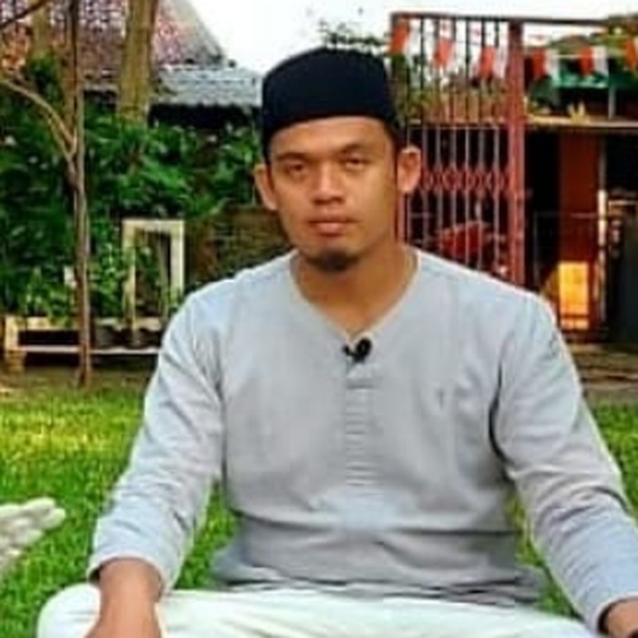 Profil Buya Arrazy Hasyim, Pengasuh Ribath Nouraniyah Profil Buya Arrazy Hasyim, Pengasuh Ribath Nouraniyah