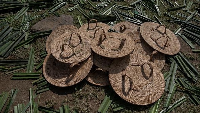 Kuat dan Berani, Begini Aksi Pria di Bali dalam Perang Pandan Berduri