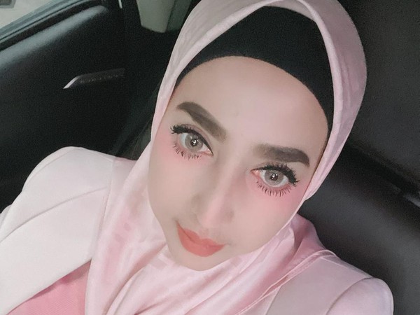 Indah Sari's Instagram, Twitter & Facebook on IDCrawl