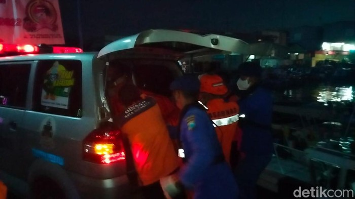 Driver Ojol yang Loncat dari Suramadu Ditemukan Tewas Mengambang Driver Ojol yang Loncat dari Suramadu Ditemukan Tewas Mengambang